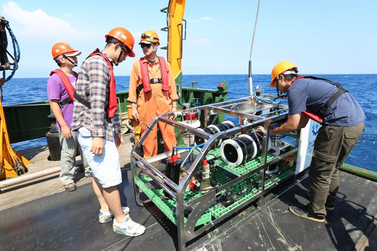 R/V Ocean Research Ⅲ – 國立中山大學 海下科技研究所